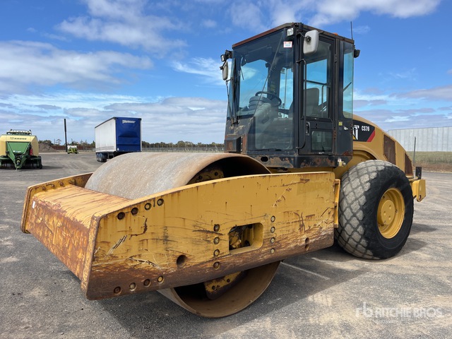2008 Cat CS76 Smooth Drum Compactor | Ritchie Bros. Auctioneers