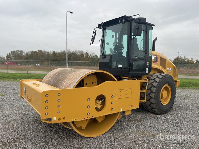 2023 Cat CS74B Smooth Drum Compactor | Ritchie Bros. Auctioneers