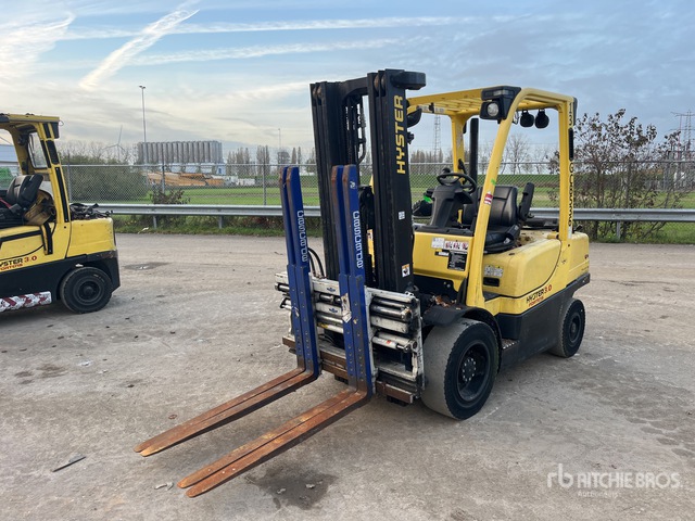 2013 Hyster H3.0FT 2280 kg Pneumatic Tire Forklift | Ritchie Bros ...