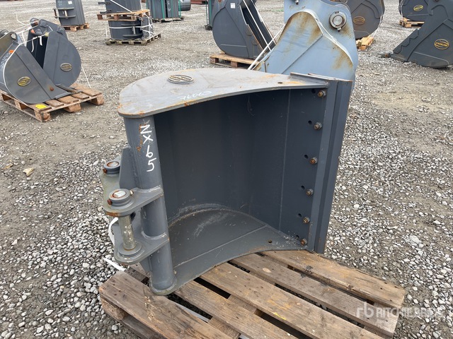 Strickland 36 in Excavator Bucket - Fits Hitachi ZX65 (Unused ...