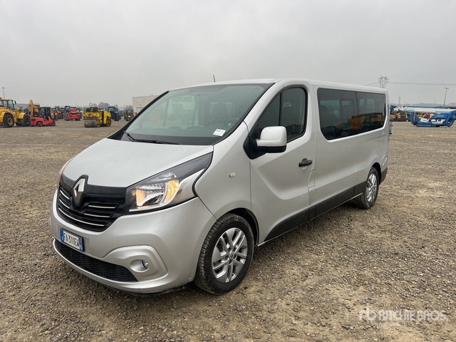 2015 Renault Trafic 9-Seat Mini Bus | Ritchie Bros. Auctioneers