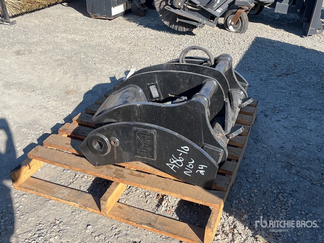 48 in Wheel Loader Quick Coupler - Fits Cat 950GC | Ritchie Bros ...