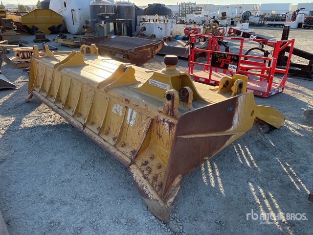 136 in Semi-U Dozer Blade - Fits Cat D7 | Ritchie Bros. Auctioneers