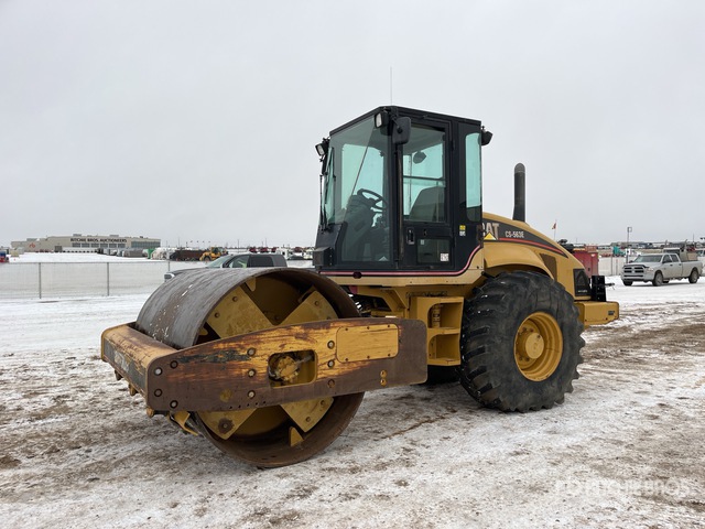 2005 Cat CS-563E Smooth Drum Compactor | Ritchie Bros. Auctioneers