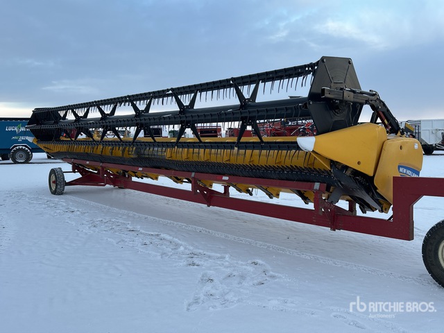 2013 New Holland 740CF-35DD 35 ft Flex Combine Header | Ritchie Bros ...
