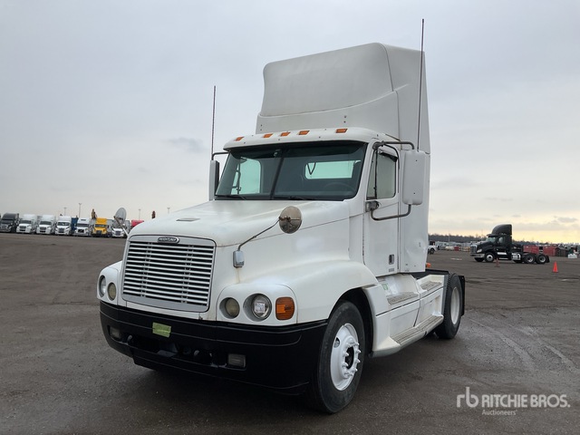2002 Freightliner CST120 4x2 S/A Day Cab Truck Tractor | Ritchie Bros ...