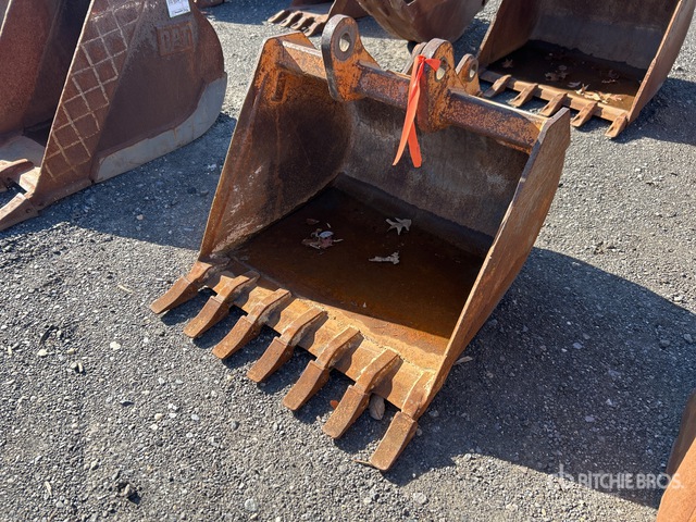 Case 36 in Backhoe Loader Bucket | Ritchie Bros. Auctioneers