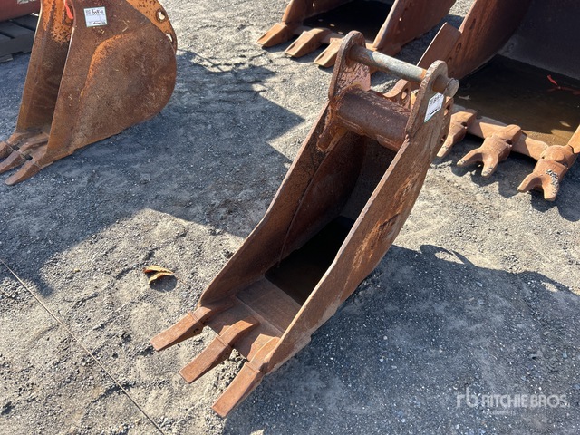 Case 12 in Backhoe Loader Bucket | Ritchie Bros. Auctioneers