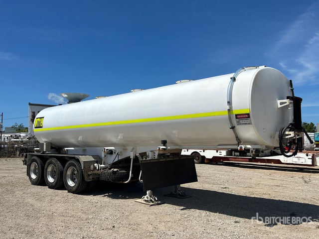 2019 Boomer 33000 L Tri/A Water Tank Trailer | Ritchie Bros. Auctioneers