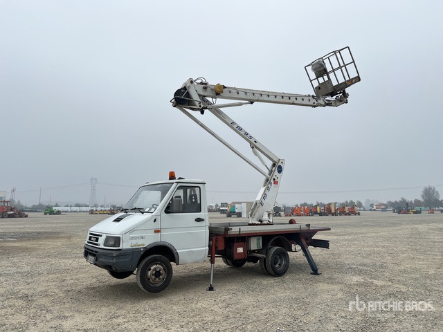 1995 Socage Fassi E19/9.5 19 m on 1995 Iveco Daily 35-8 Camion de cubo ...