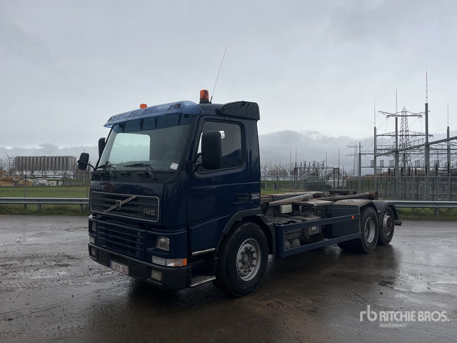 2001 Volvo FM10 360 6x2 COE Hooklift Truck | Ritchie Bros. Auctioneers