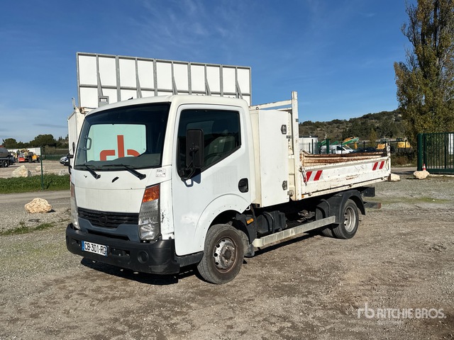 2012 Nissan Cabstar 35.11 Camion Benne Dump Truck | Ritchie Bros. Auctioneers