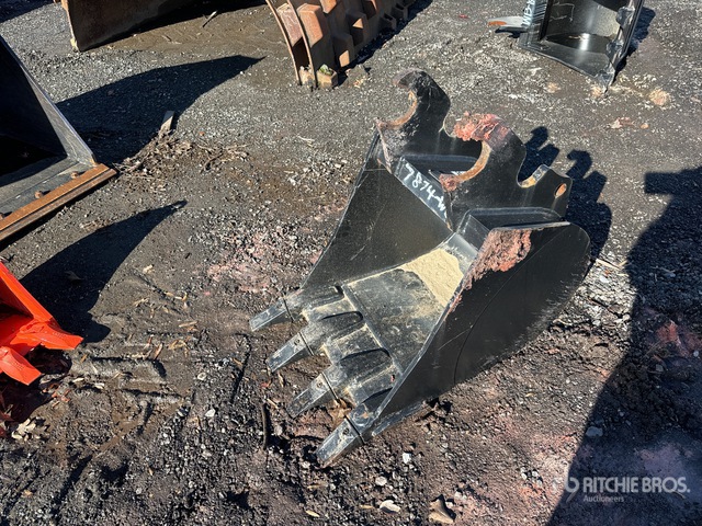 Kubota K7874 18 in Digging Excavator Bucket (Unused) | Ritchie Bros ...