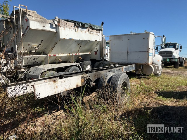 2006 Peterbilt 335 4x2 Cab and Chassis (Inoperable) in Tampa, Florida ...