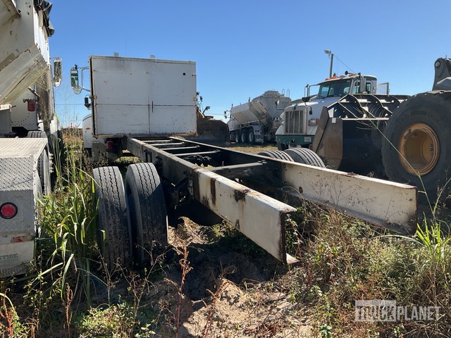 2006 Peterbilt 335 4x2 Cab and Chassis (Inoperable) in Tampa, Florida ...