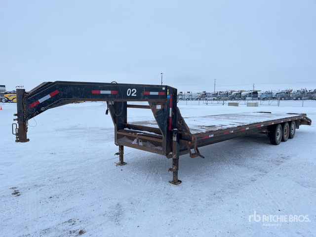 2008 Double A 32 ft Tri/A Gooseneck Equipment Trailer | Ritchie Bros ...