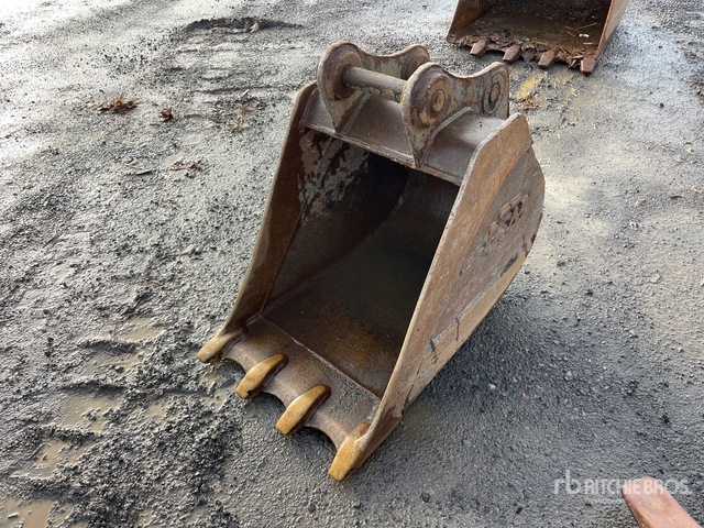 PSM 24 in Digging Excavator Bucket | Ritchie Bros. Auctioneers