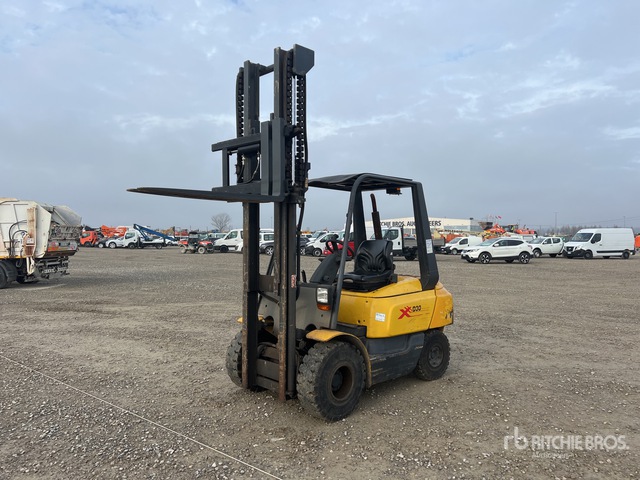 2005 OM XD30 Pneumatic Tire Forklift | Ritchie Bros. Auctioneers