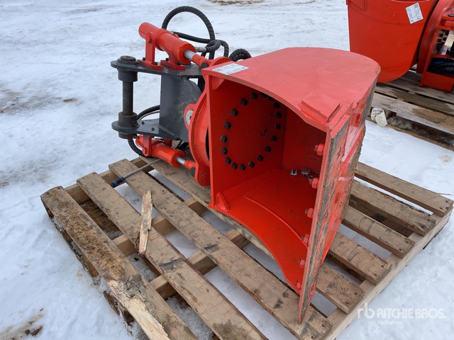 24 in Hydraulic Tilting Excavator Bucket | Ritchie Bros. Auctioneers