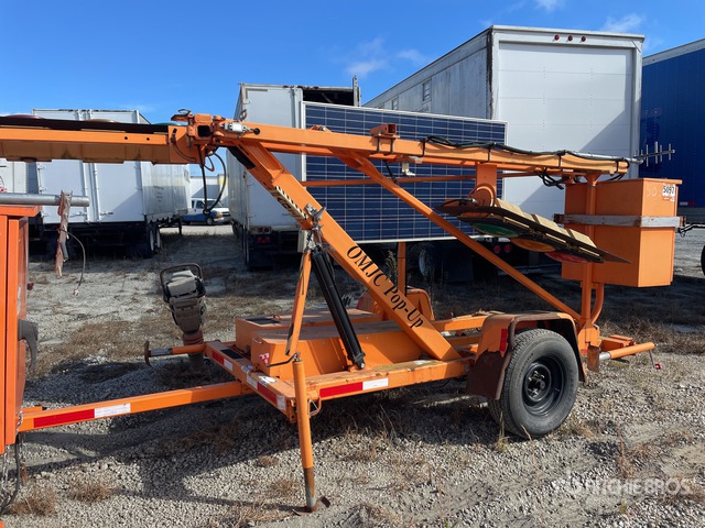 OMJC Pop Up Traffic Light | Ritchie Bros. Auctioneers