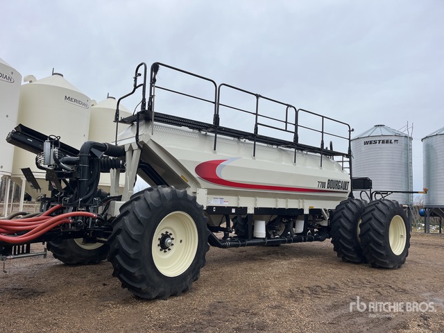 2017 Bourgault 7700 700 bu Tow-Behind Chariot pneumatique | Ritchie ...