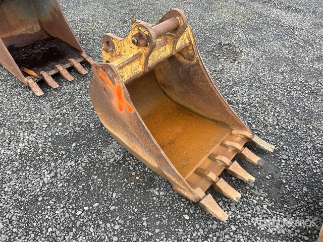 24 in Digging Backhoe Rear Bucket | Ritchie Bros. Auctioneers