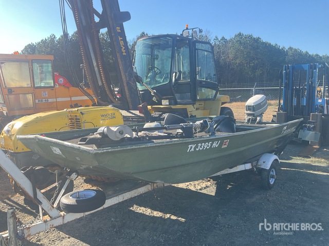 1995 Alumacraft 13 ft Fishing Boat | Ritchie Bros. Auctioneers