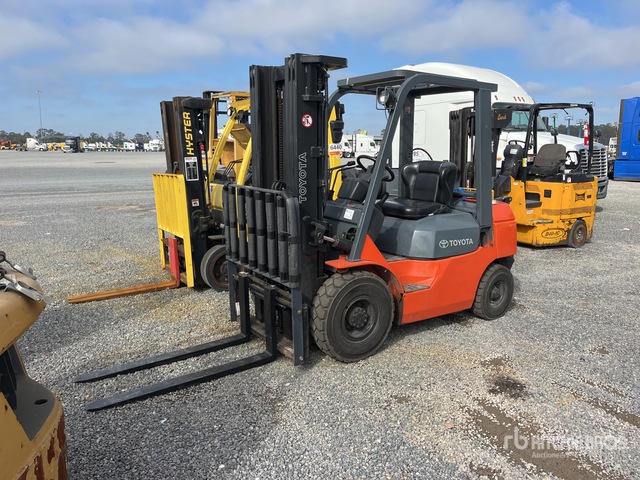 2005 Toyota 7FGU25 4500 lb Pneumatic Tire Forklift | Ritchie Bros ...