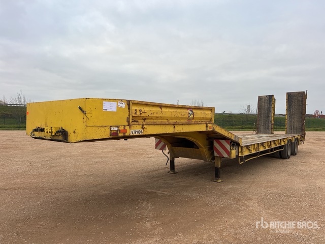 1990 Demico SR2532 T/A Semi Remorque Porte Engins Low Loader | Ritchie ...