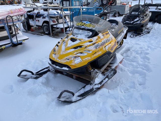 2001 Ski-doo Summit High Mark 800 Motoneige | Ritchie Bros. Auctioneers