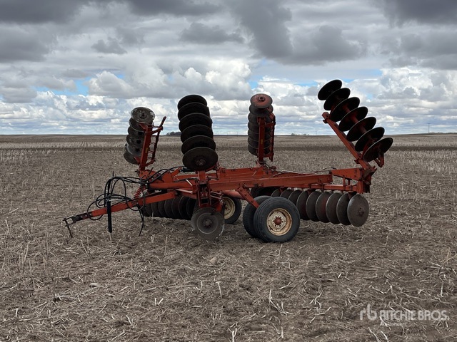 Allis Chalmers 2300 22 ft Tandem Disc | Ritchie Bros. Auctioneers