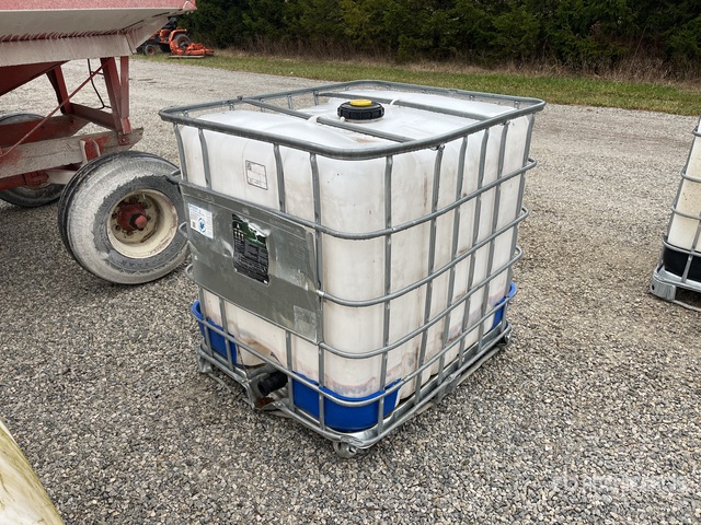 1000 L Skid Mounted Poly Storage Tank | Ritchie Bros. Auctioneers