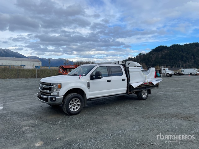 2020 Ford F-350 XLT 4x4 Crew Cab Flatbed Truck | Ritchie Bros. Auctioneers