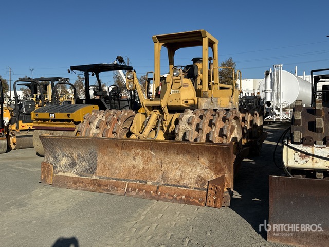 1979 Cat 825B Soil Compactor | Ritchie Bros. Auctioneers