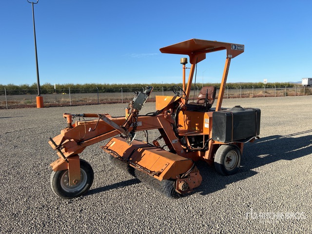 1997 Lay-Mor 6HB Self-Propelled Broom | Ritchie Bros. Auctioneers