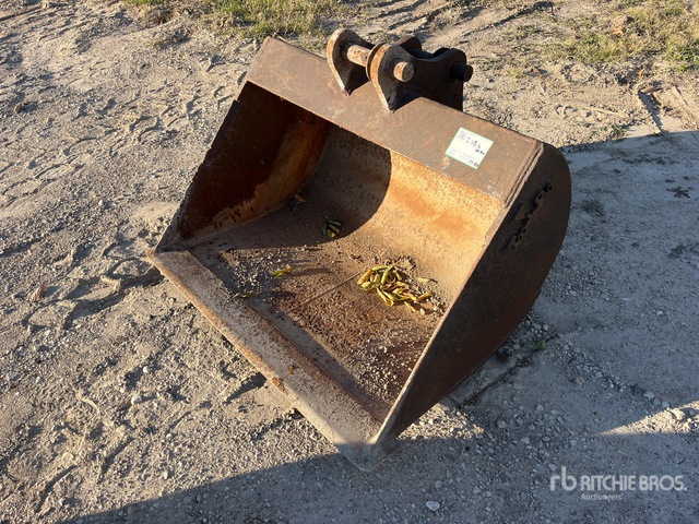 Tooth Pro 46 in Cleanup Backhoe Rear Bucket | Ritchie Bros. Auctioneers