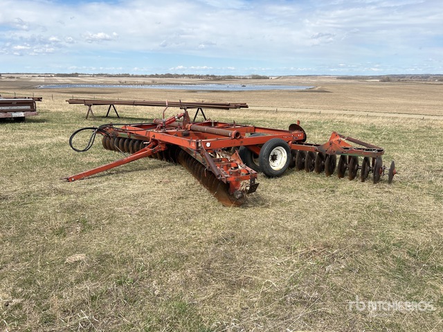 Cockshutt 22 ft Tandem Breaking Disc | Ritchie Bros. Auctioneers