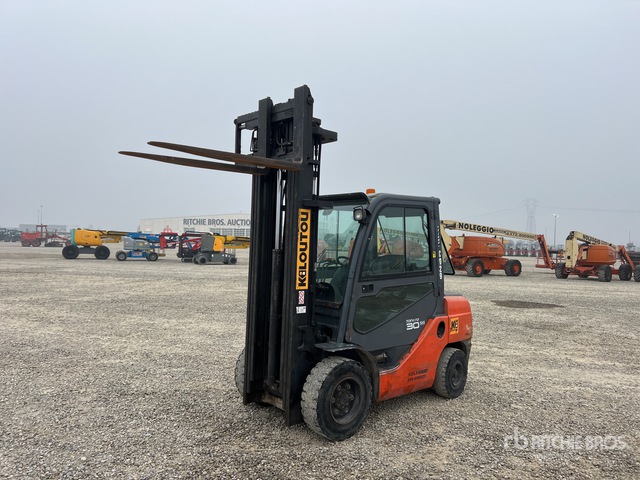 2014 Toyota 8FDF30 3000 kg Pneumatic Tire Forklift | Ritchie Bros ...