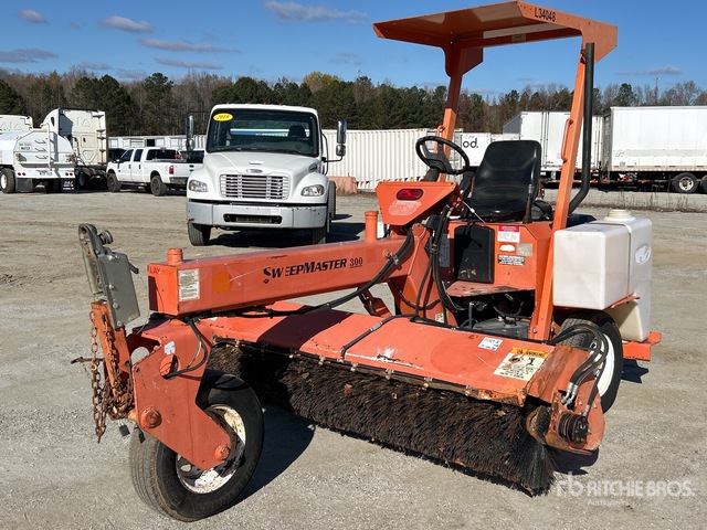 2012 Lay-Mor SM300 Self-Propelled Broom | Ritchie Bros. Auctioneers