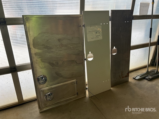 Quantity of (3) tool box cabinet doors Varios | Ritchie Bros. Auctioneers