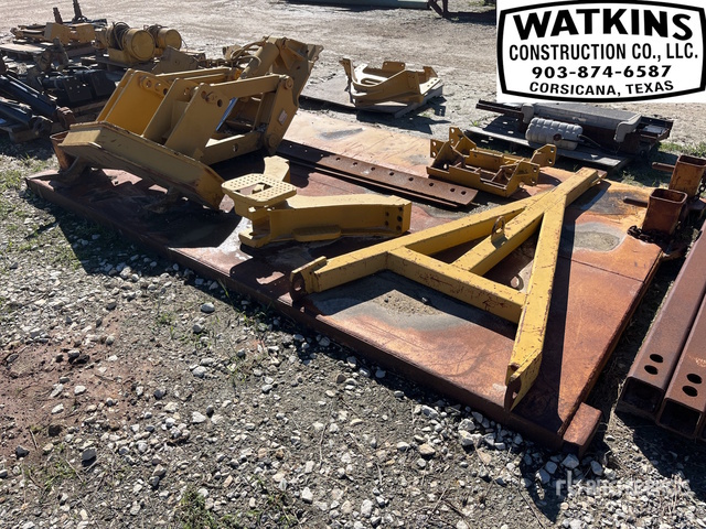 Cat scarifier, drawbars, trench box - Fits Cat | Ritchie Bros. Auctioneers