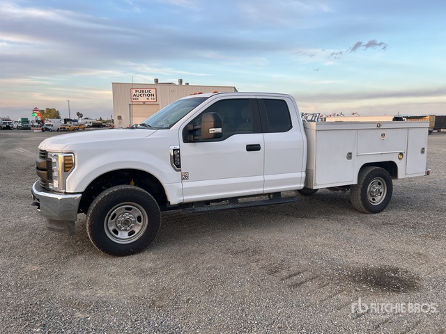 2019 Ford F-350 XL 4x4 Extended Cab Utility Truck | Ritchie Bros ...
