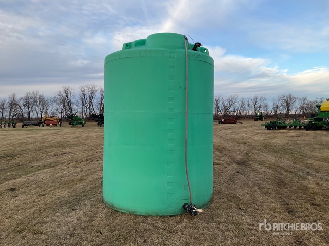 3000 gal Poly Water Tank | Ritchie Bros. Auctioneers