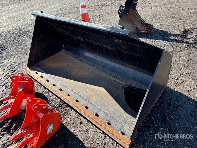 Kubota K7173 74 in General Purpose Ag Tractor Bucket | Ritchie Bros ...