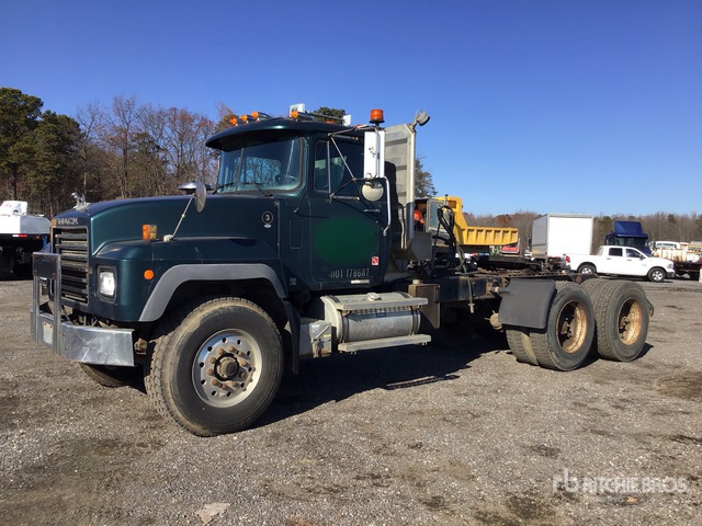 2001 Mack RD688S 6x4 T/A Day Cab Truck Tractor | Ritchie Bros. Auctioneers