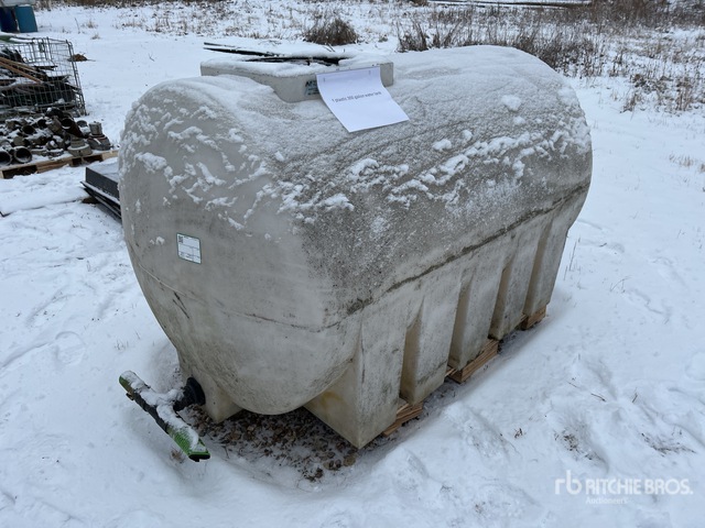 300 gal Poly Water Tank | Ritchie Bros. Auctioneers