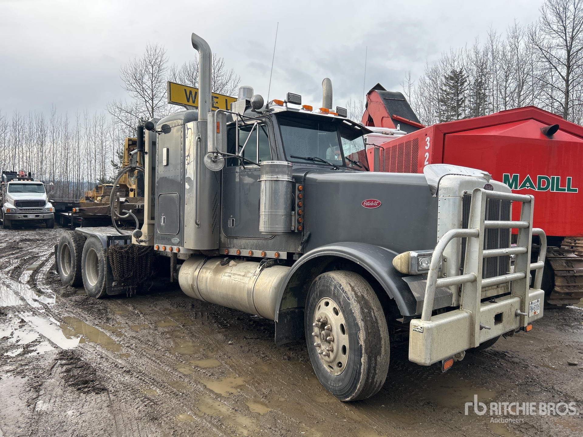 2002 Peterbilt 378 6x4 3- Achs Sattelzugmaschine mit Schlafkabine | Ritchie Bros. Auctioneers