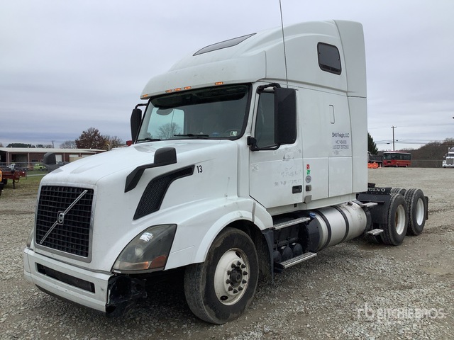 2017 Volvo VNL670 6x4 T/A Sleeper Truck Tractor | Ritchie Bros. Auctioneers