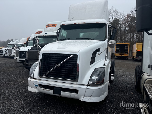 2007 Volvo VNL42T 4x2 S/A Day Cab Truck Tractor (Inoperable) | Ritchie ...