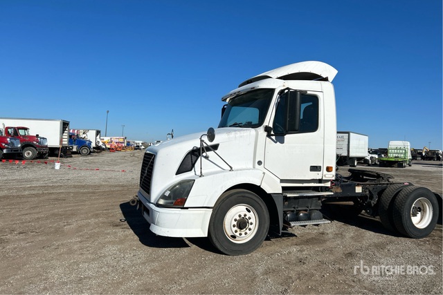 2007 Volvo VNL42T 4x2 S/A Day Cab Truck Tractor | Ritchie Bros. Auctioneers